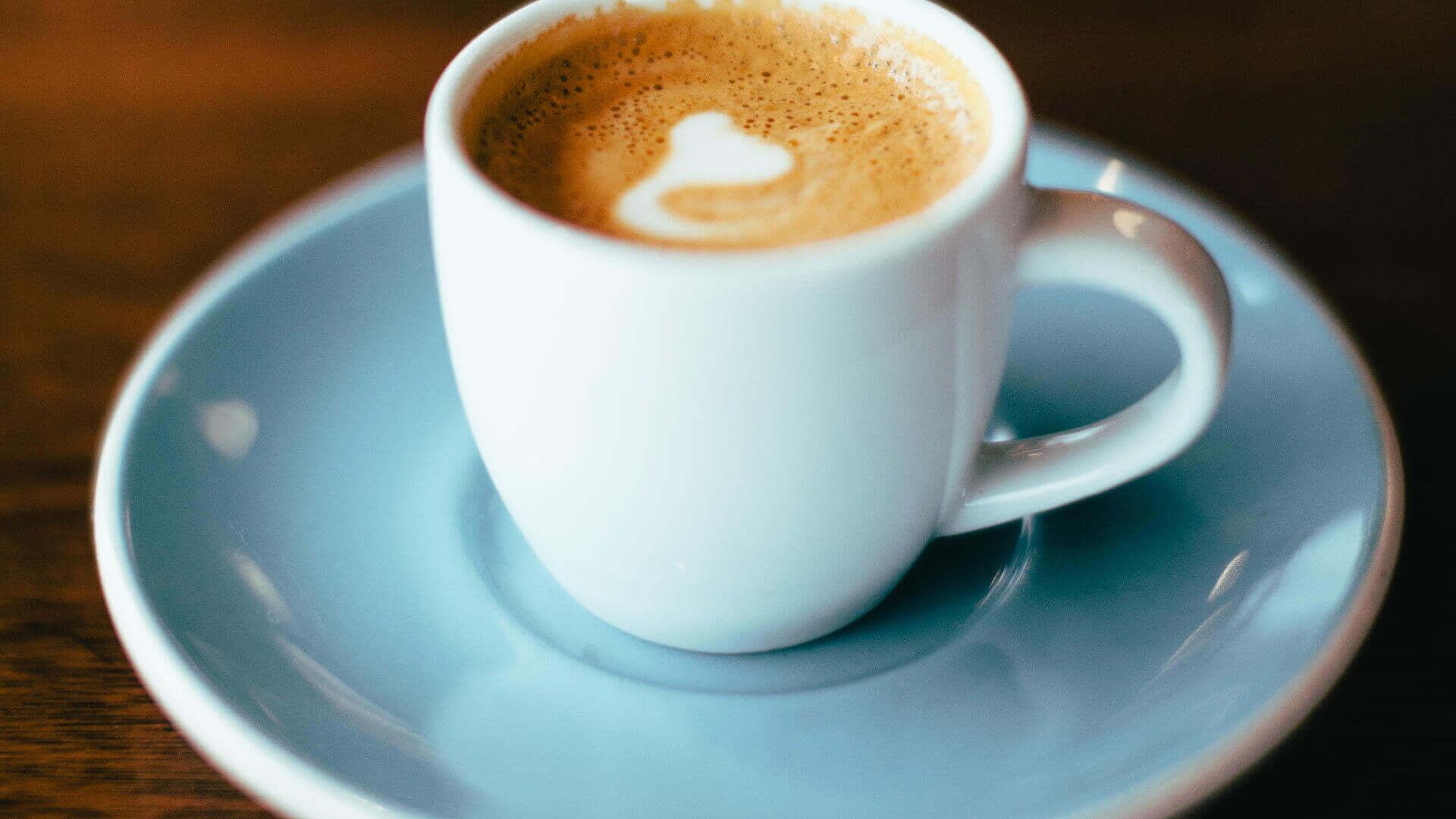 Latte macchiato: Das Rezept zum Selbermachen | Kaffee Partner